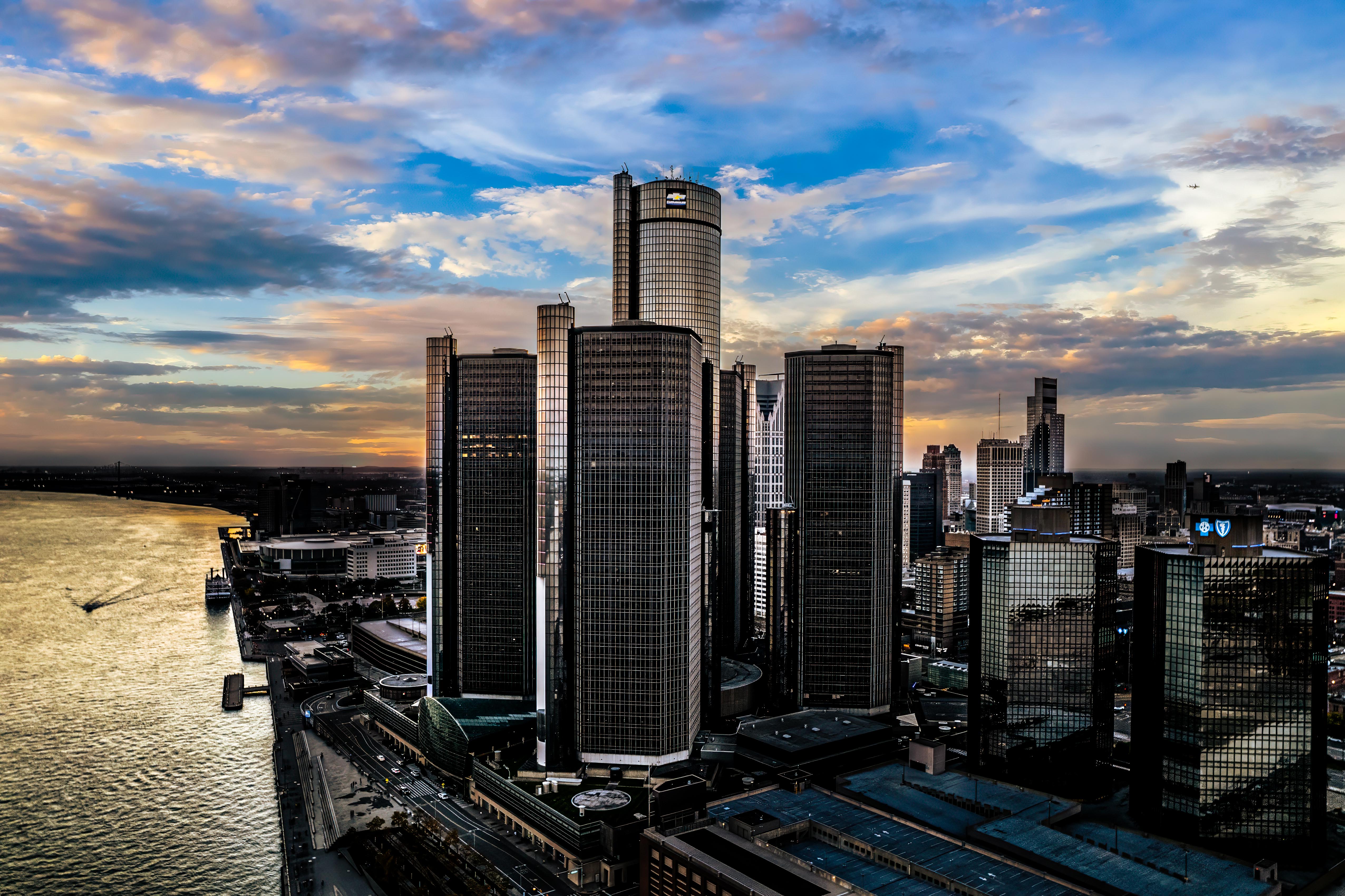 Detroit International Riverfront - Detroit Architecture Photos & History